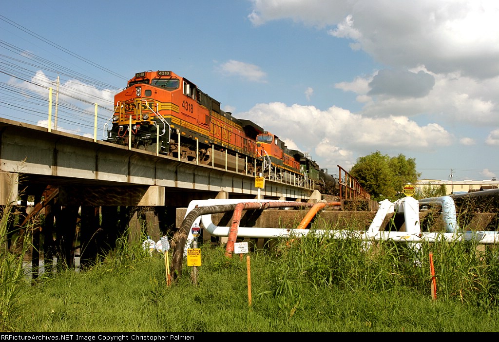 BNSF 4318, BNSF 1064, and FURX 7253